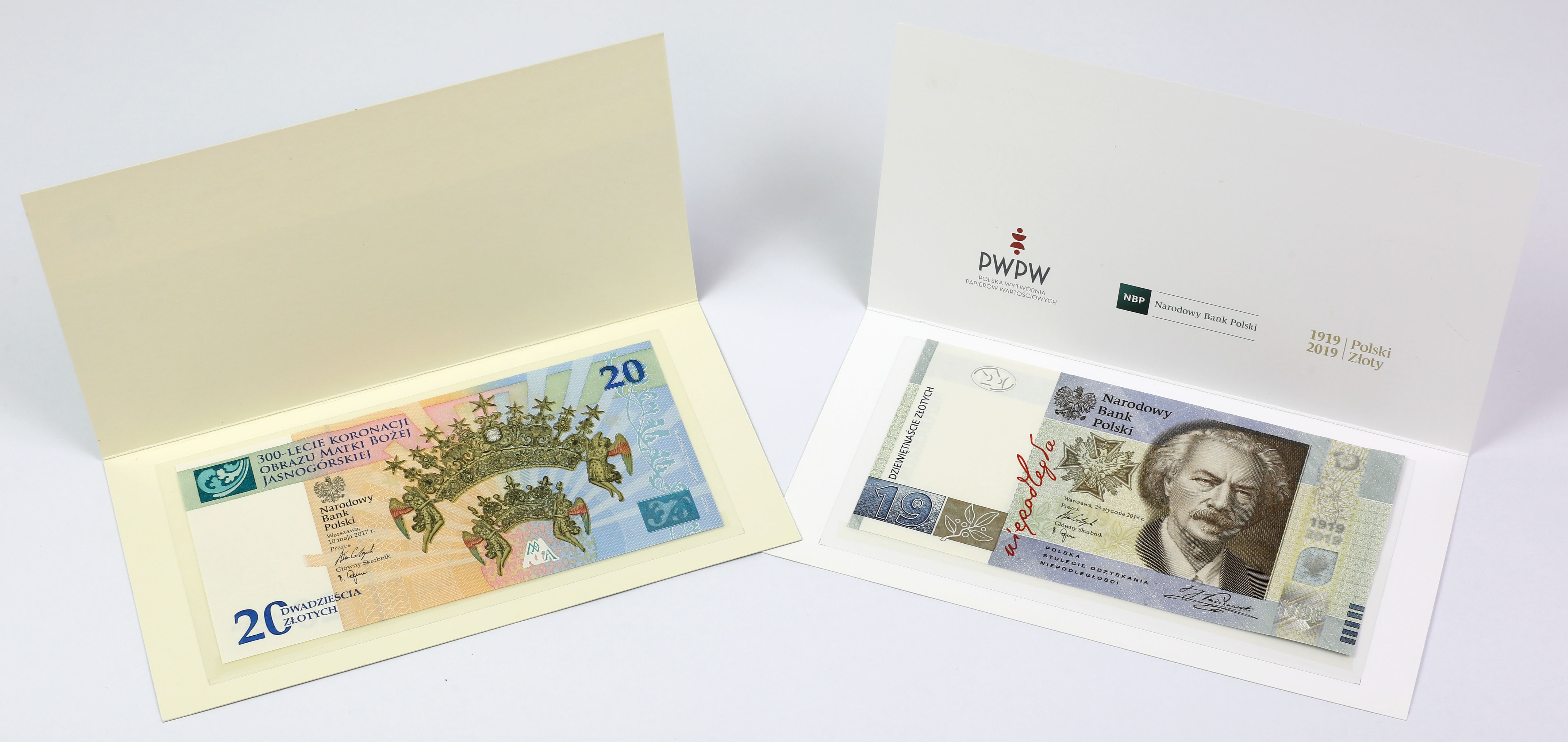Collector banknotes - 300th anniversary of the Coronation and 100th ...