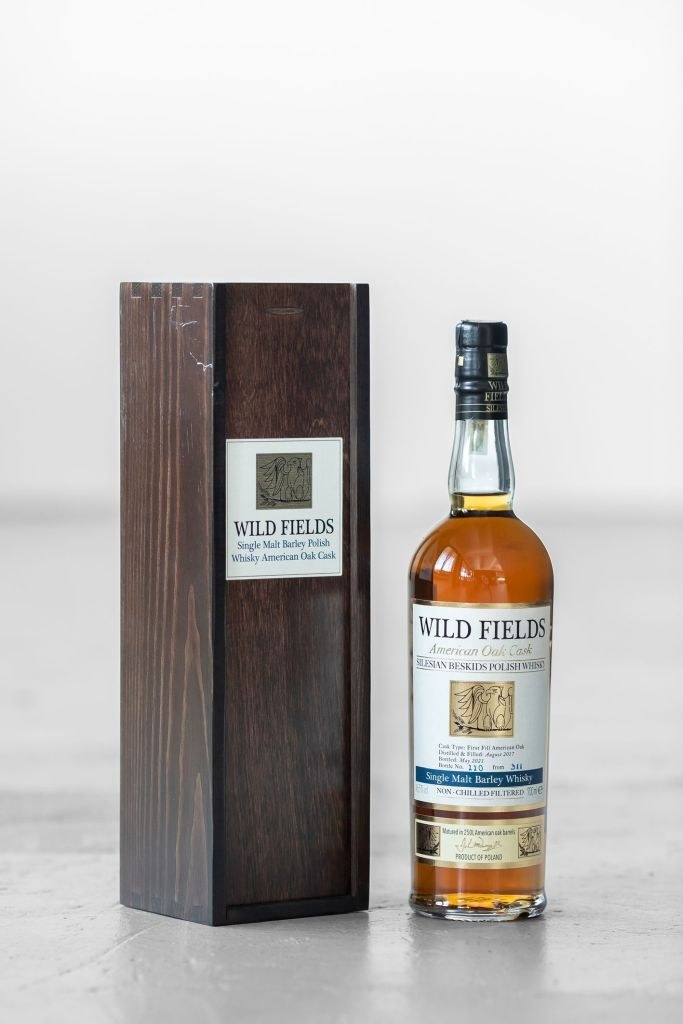 Wild Fields American Oak Cask Single Malt Barley Polish Whisky in wooden box 0,7L 46,5% - Aukcja ...