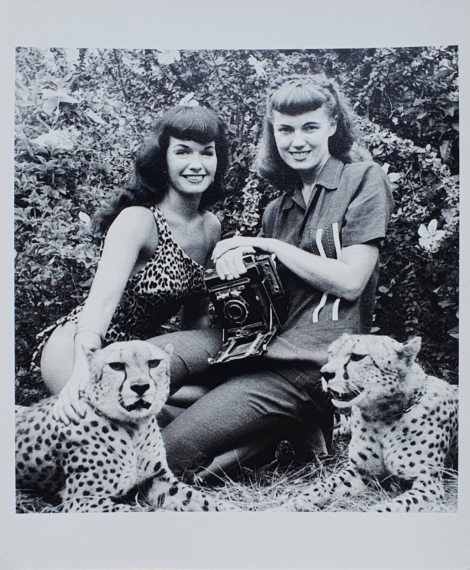 Bunny Yeager, The photographer Bunny Yeager with Pin-Up Bettie Page in ...