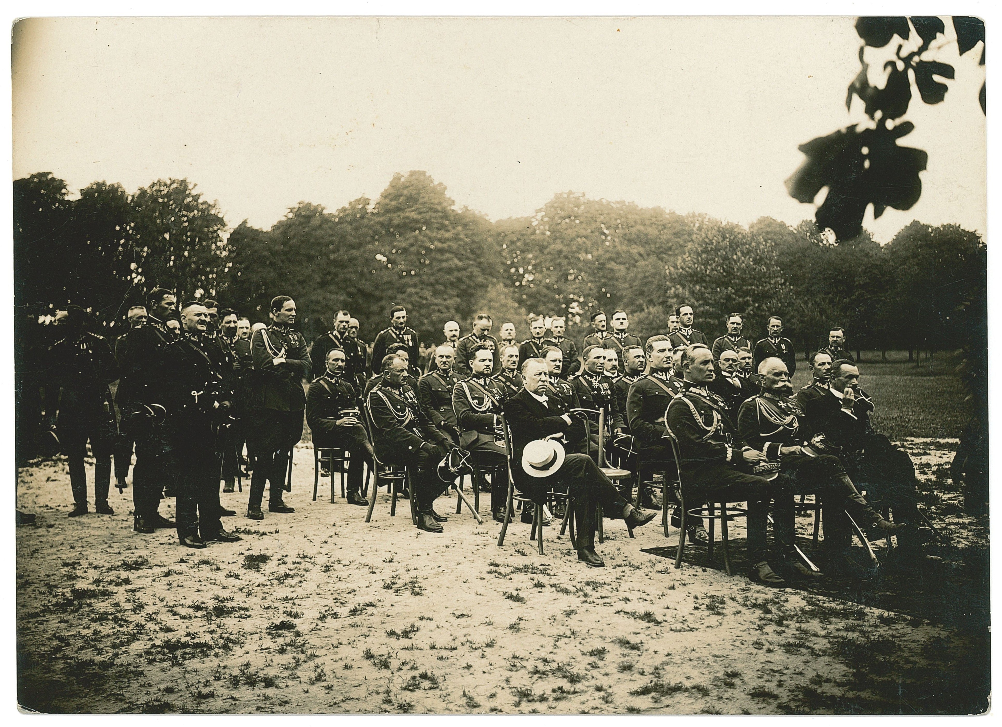 II RP, Photograph of corps of officers with Gen. Orlicz-Dreszer and Gen ...