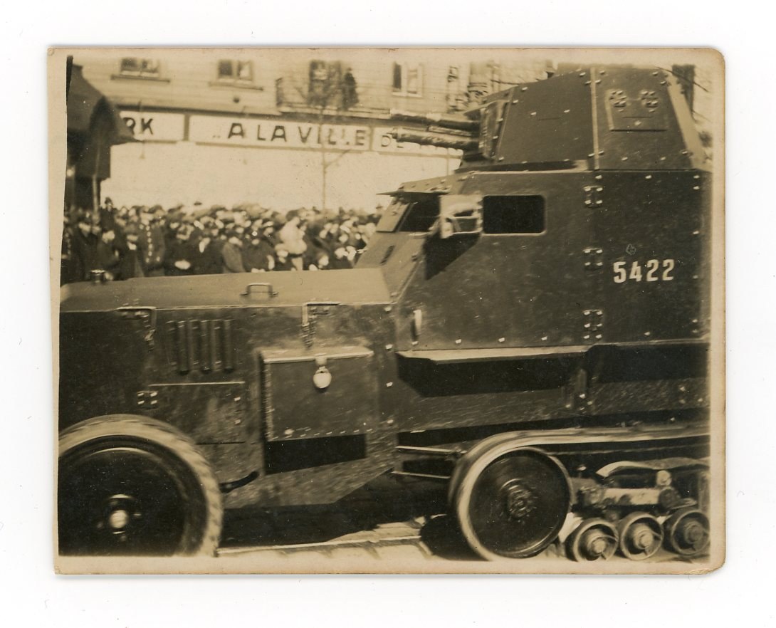 Auto pancerne podczas uroczystości we Lwowie 1930 r. (252) - Aukcja ...