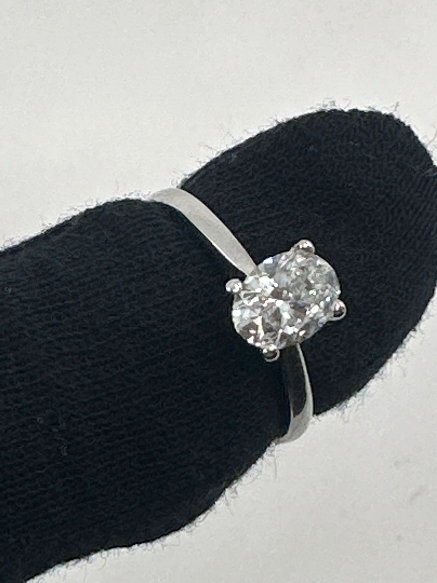 OVAL LABGRWON DIAMOND SOLITAIRE ENGAGEMENT RING IN WHITE GOLD - Online ...